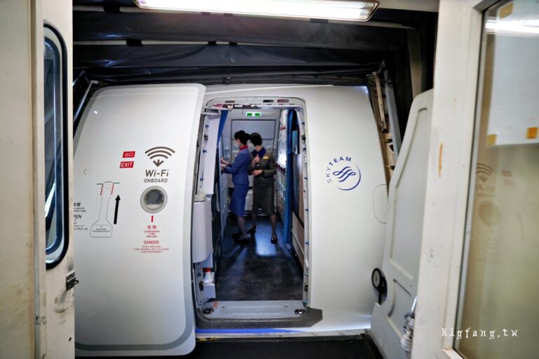 [飛行紀錄] 華航直飛清邁 A321neo 新機 @ 經濟艙+躺著飛商務艙,選位攻略,行李公斤,清邁機場落地簽,換匯,5G上網卡 - 樂活的大方